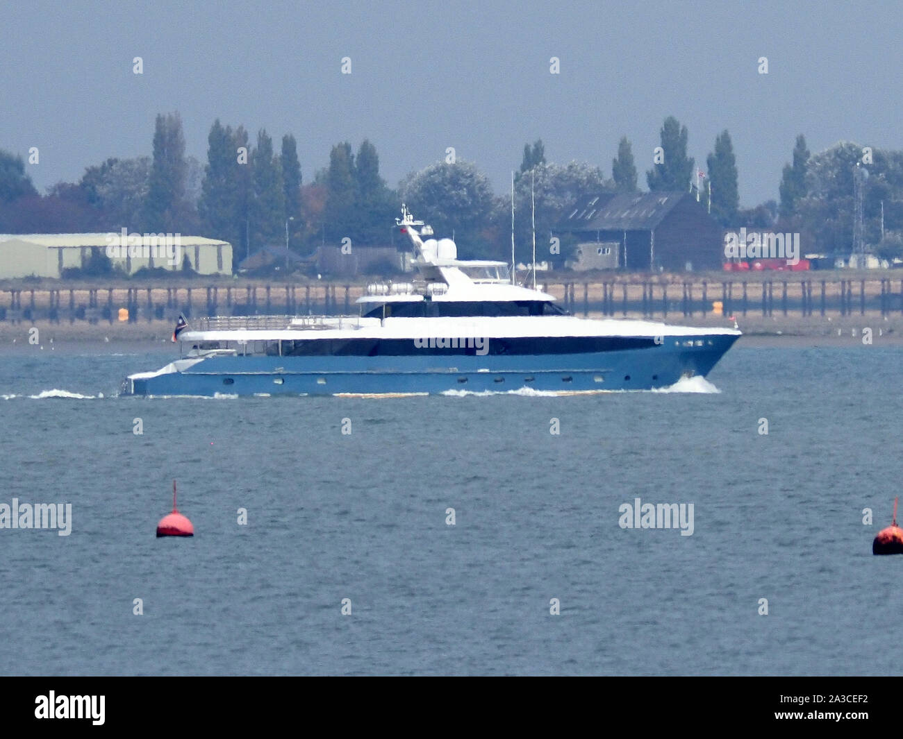 Flying manta superyacht hi-res stock photography and images - Alamy