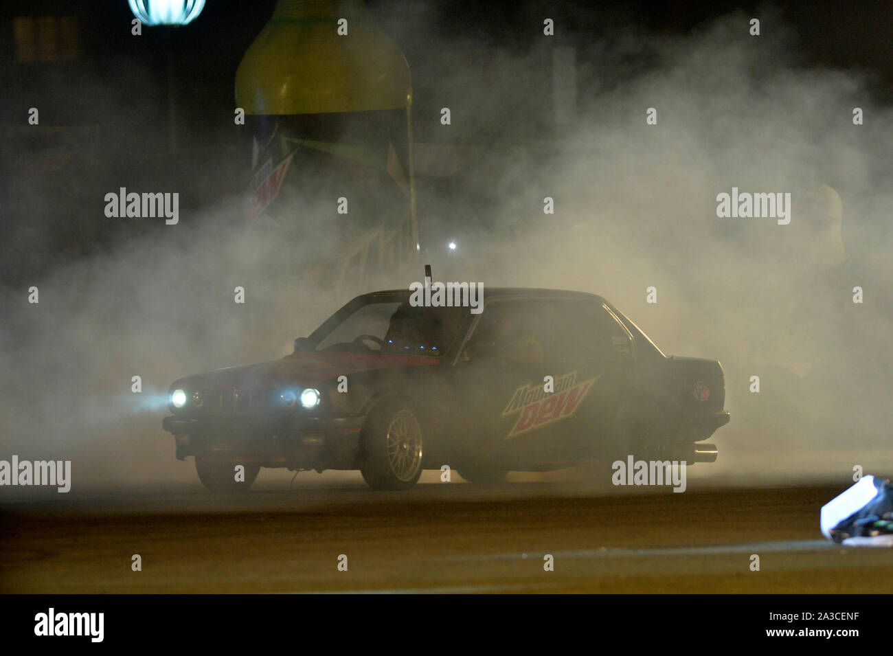 (191007) -- ISLAMABAD, Oct. 7, 2019 (Xinhua) -- An athlete performs ...