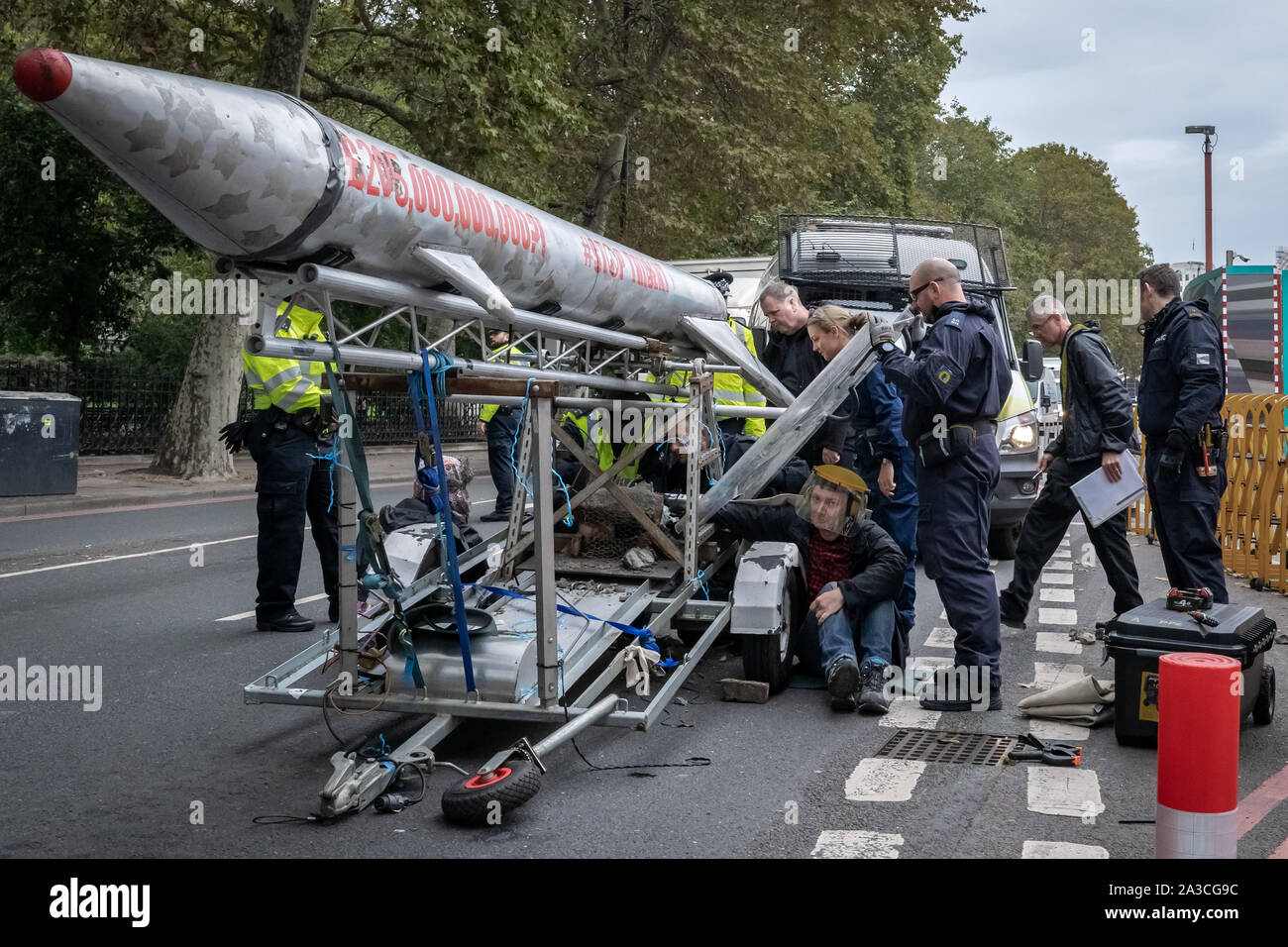 Police protester removal team hi-res stock photography and images - Alamy