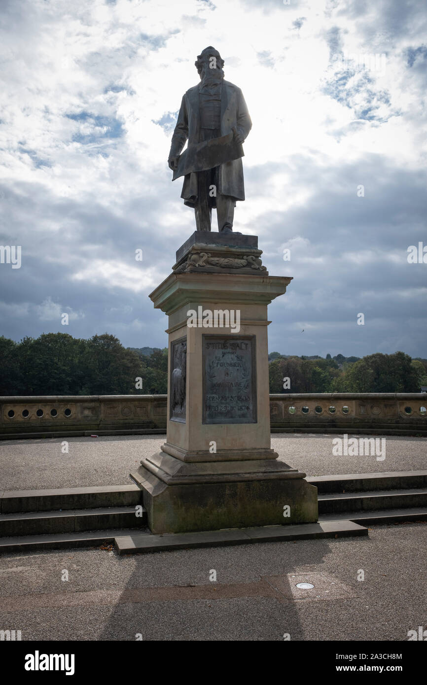 Statue of Titus Salt, in Roberts Park, Saltaire, UNESCO World heritage ...