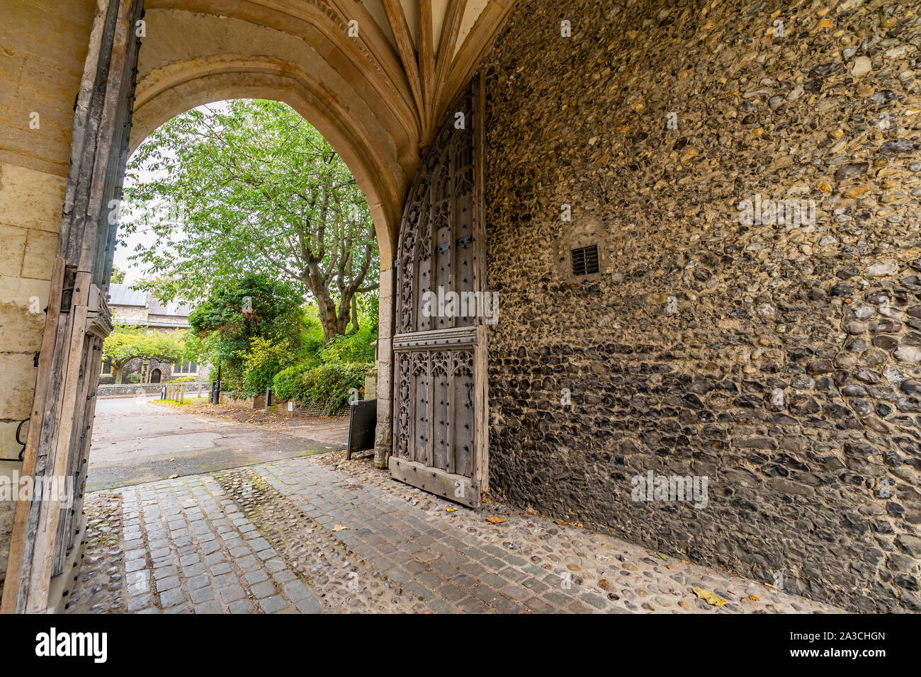 Flint arch archway hi-res stock photography and images - Alamy