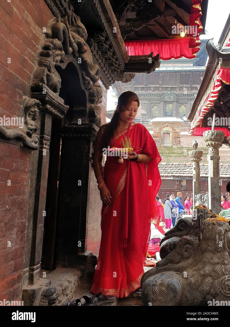 Kathmandu, Nepal. 7th Oct, 2019. A Nepalese woman arrives to offer ...