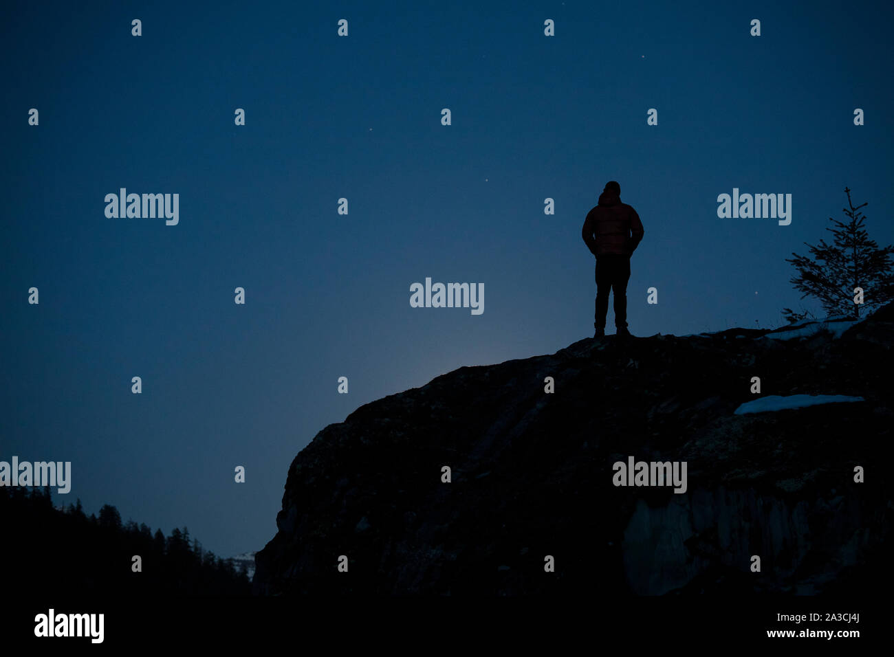 Full moon rise moonrise mountains hi-res stock photography and images ...