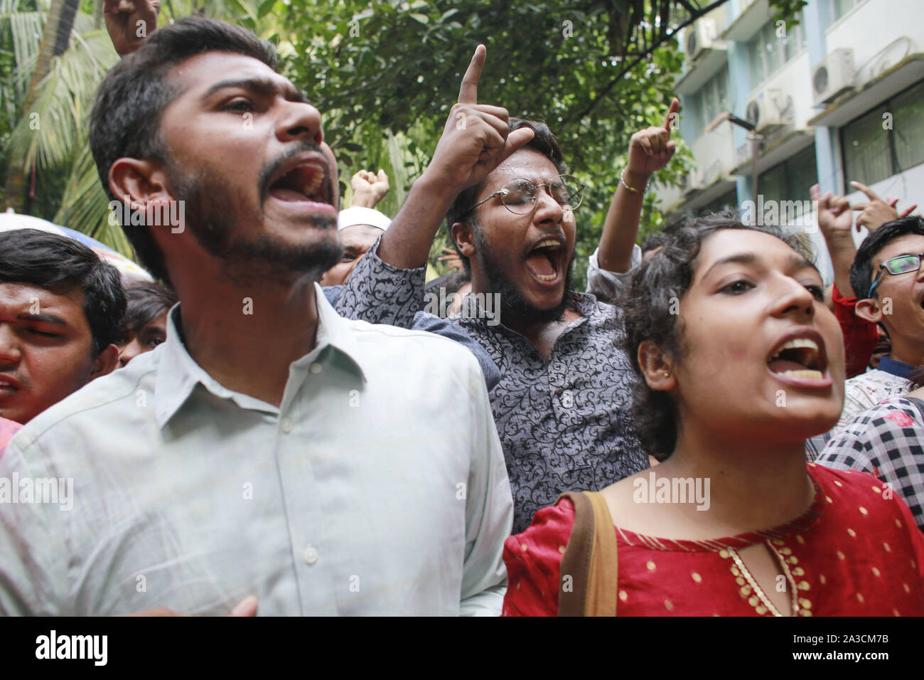 Bangladeshi students of dhaka university hi-res stock photography and ...