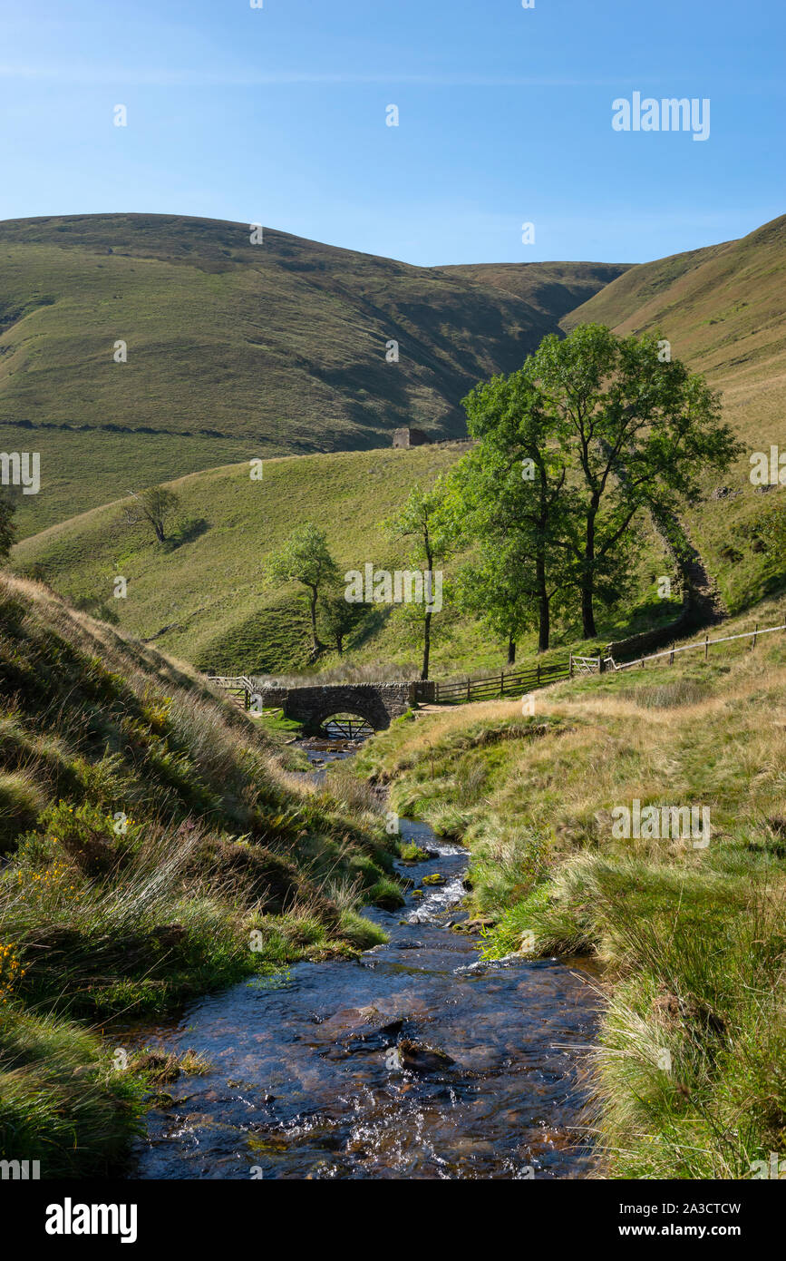 Bridge below Jacobs Ladder on the Pennine Way, Vale of Edale, Peak ...