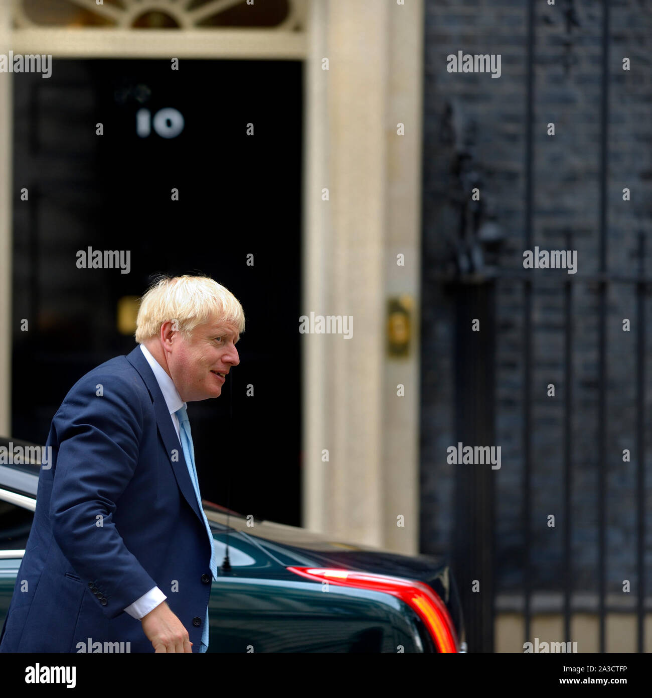 Prime minister boris johnson back in 10 downing street hi-res stock ...