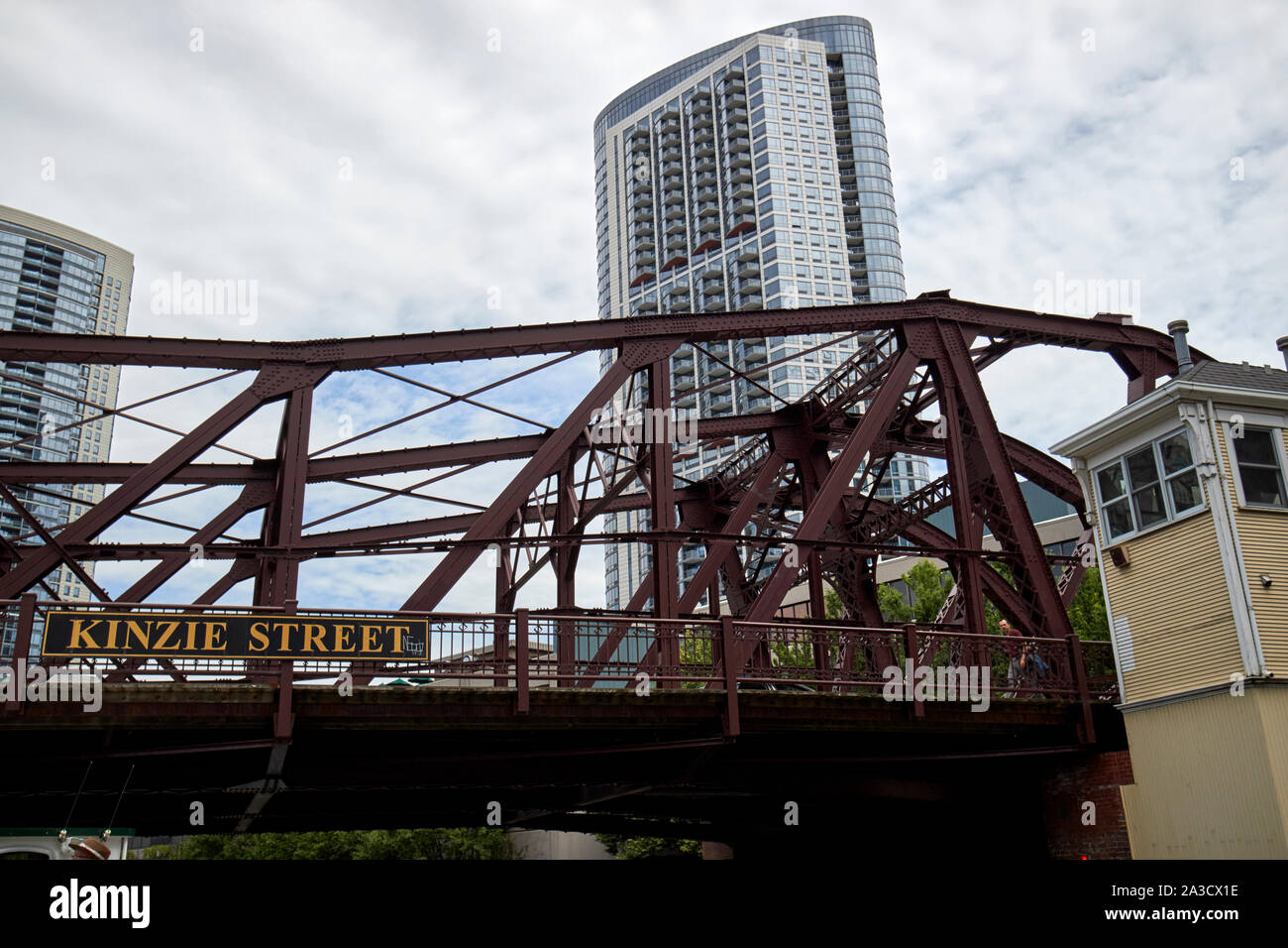 Kinzie street road bridge hi-res stock photography and images - Alamy