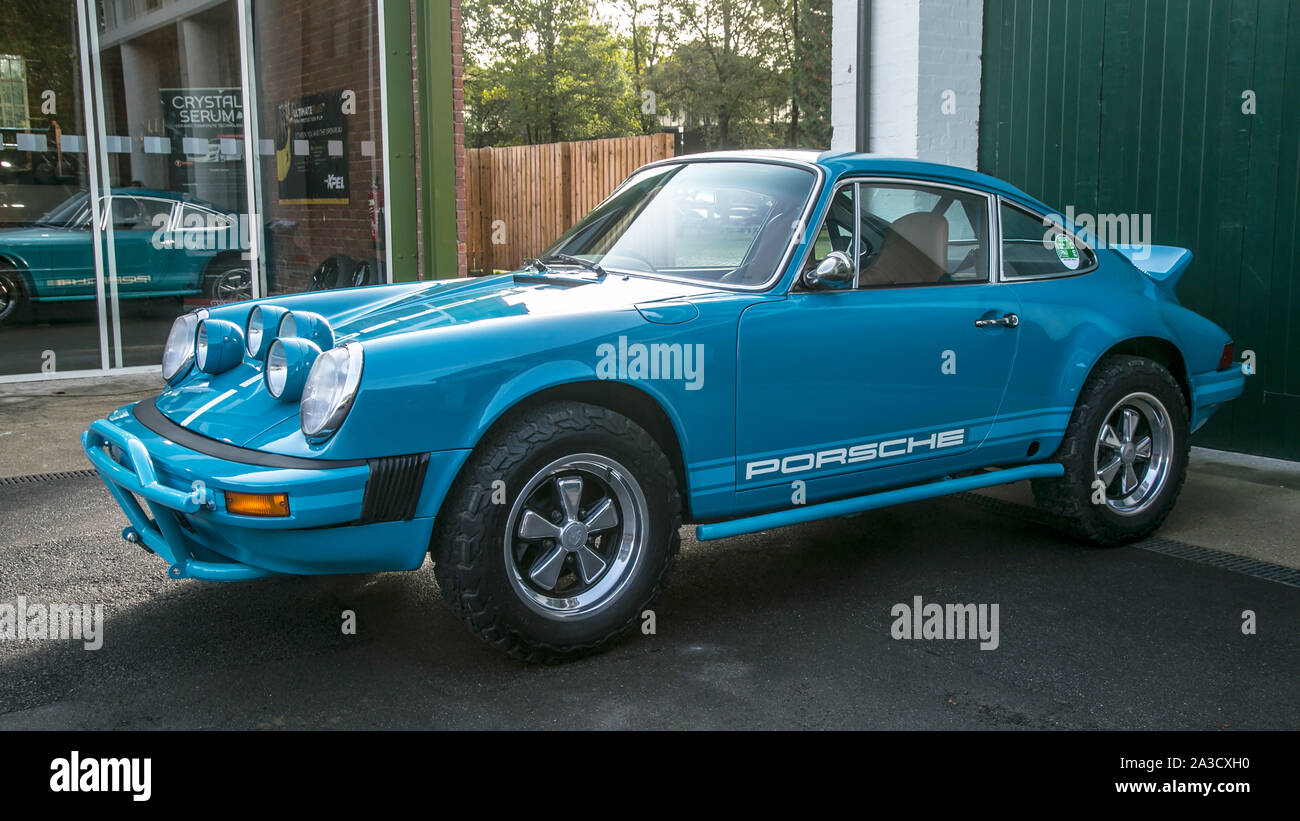 Blue porsche carrera racing car hi-res stock photography and images - Alamy