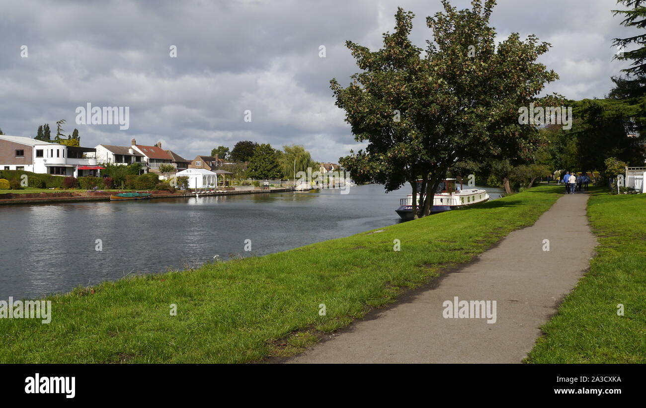 The River Thames and Thames Path in Staines Surrey Uk Stock Photo - Alamy