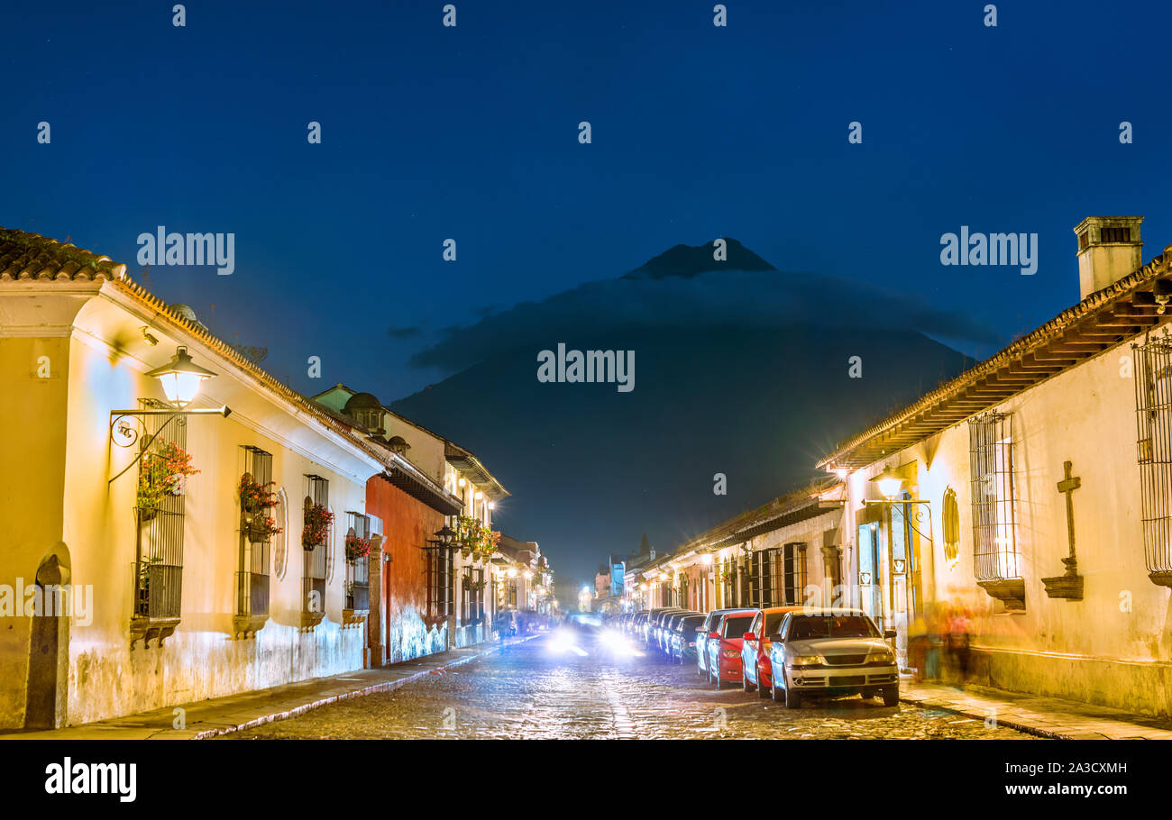 Volcan agua hi-res stock photography and images - Alamy