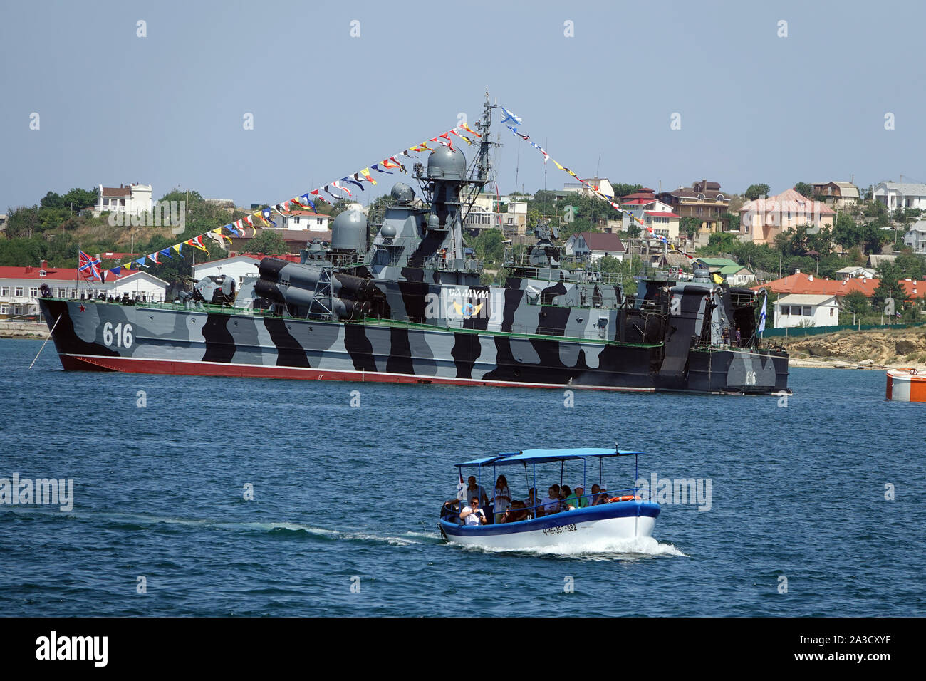 27 July 2019, Russia, Sewastopol: The Russian warship "Samum" of the ...