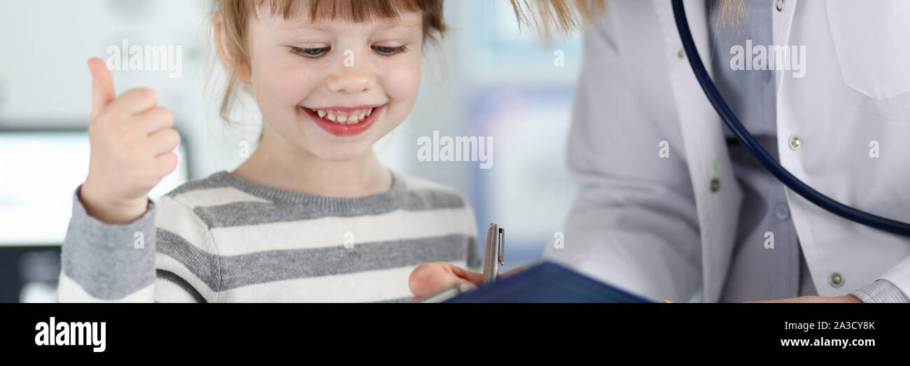 Cheerful kid patient with pediatrician Stock Photo - Alamy