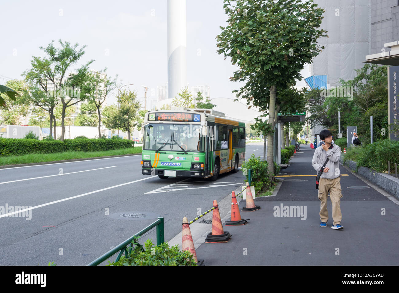 Tokyo bus stop hi-res stock photography and images - Alamy