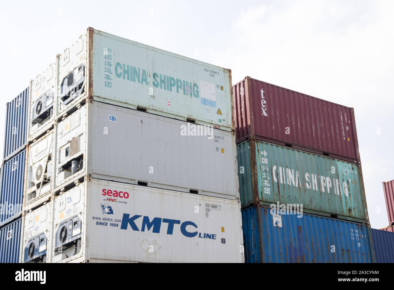 tokyo, japan, 10/02/2019 , kmtc and China shipping containers on tokyo ...