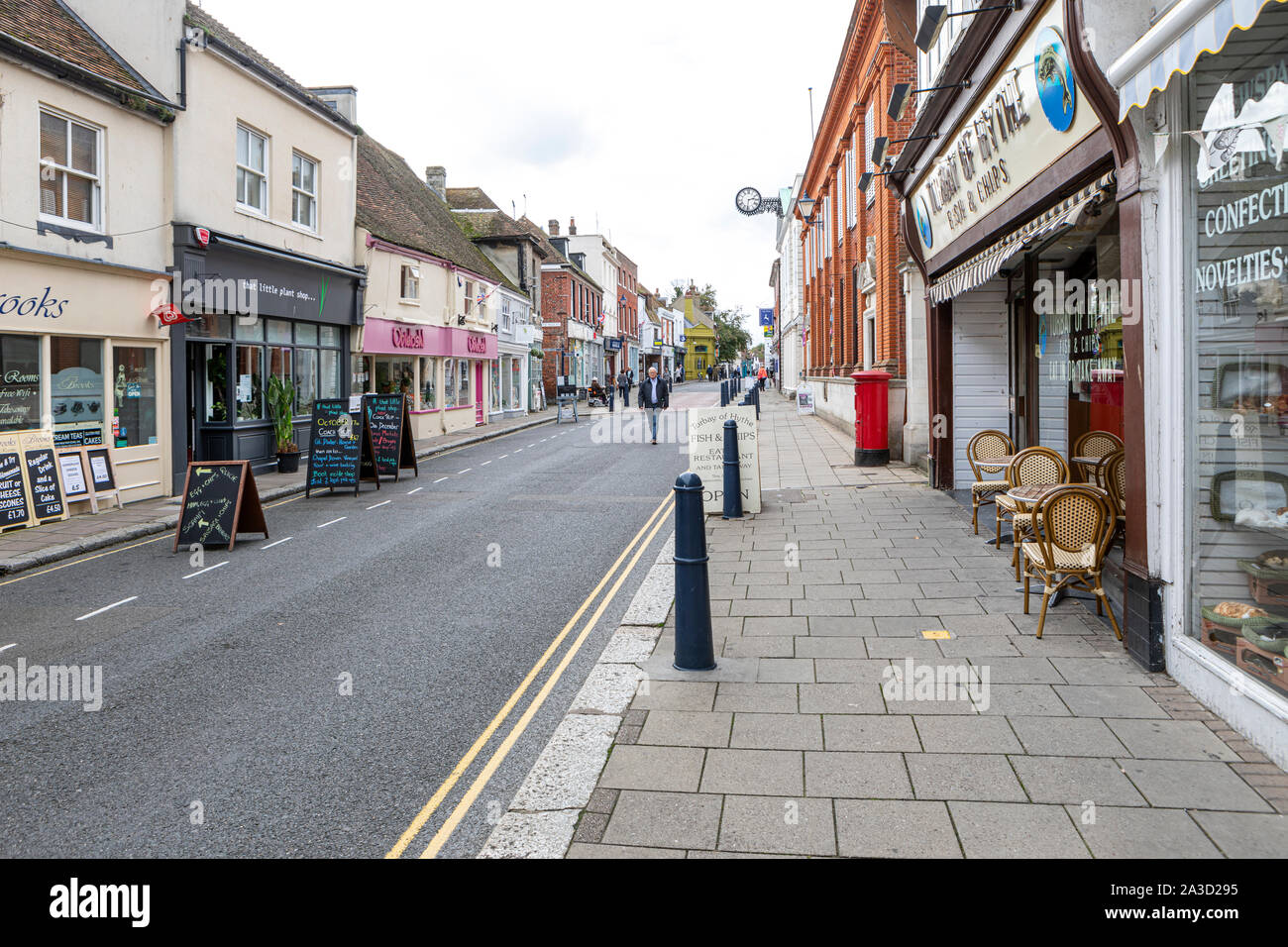 High street shops hythe kent hi-res stock photography and images - Alamy