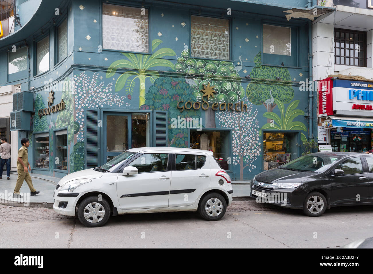 New Delhi, India - August 12, 2018: Good Earth Store Front Khan Market ...