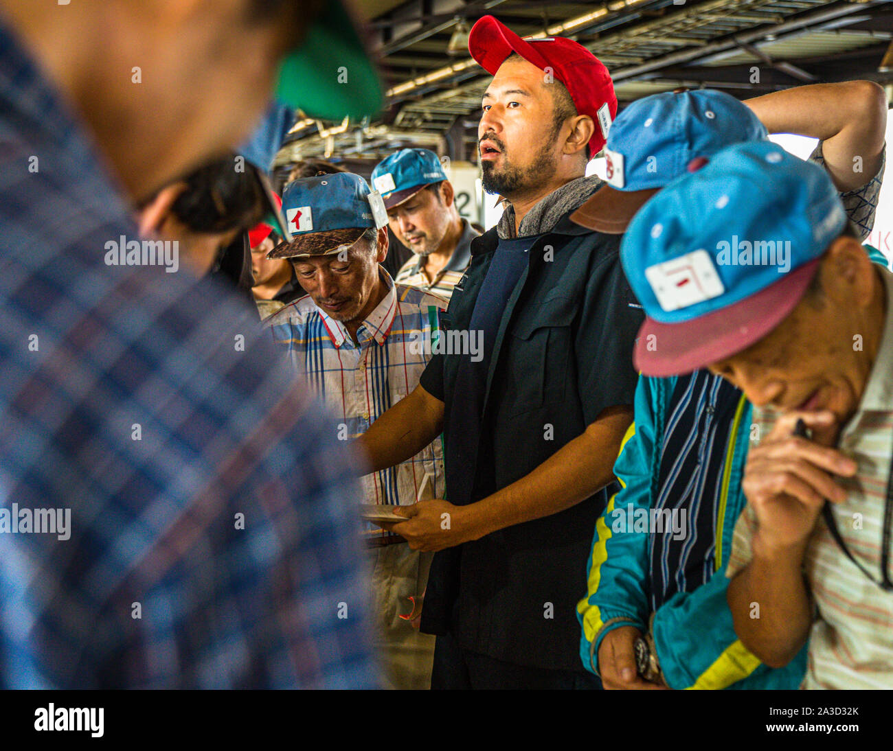 Japanese auction crowd hi-res stock photography and images - Alamy