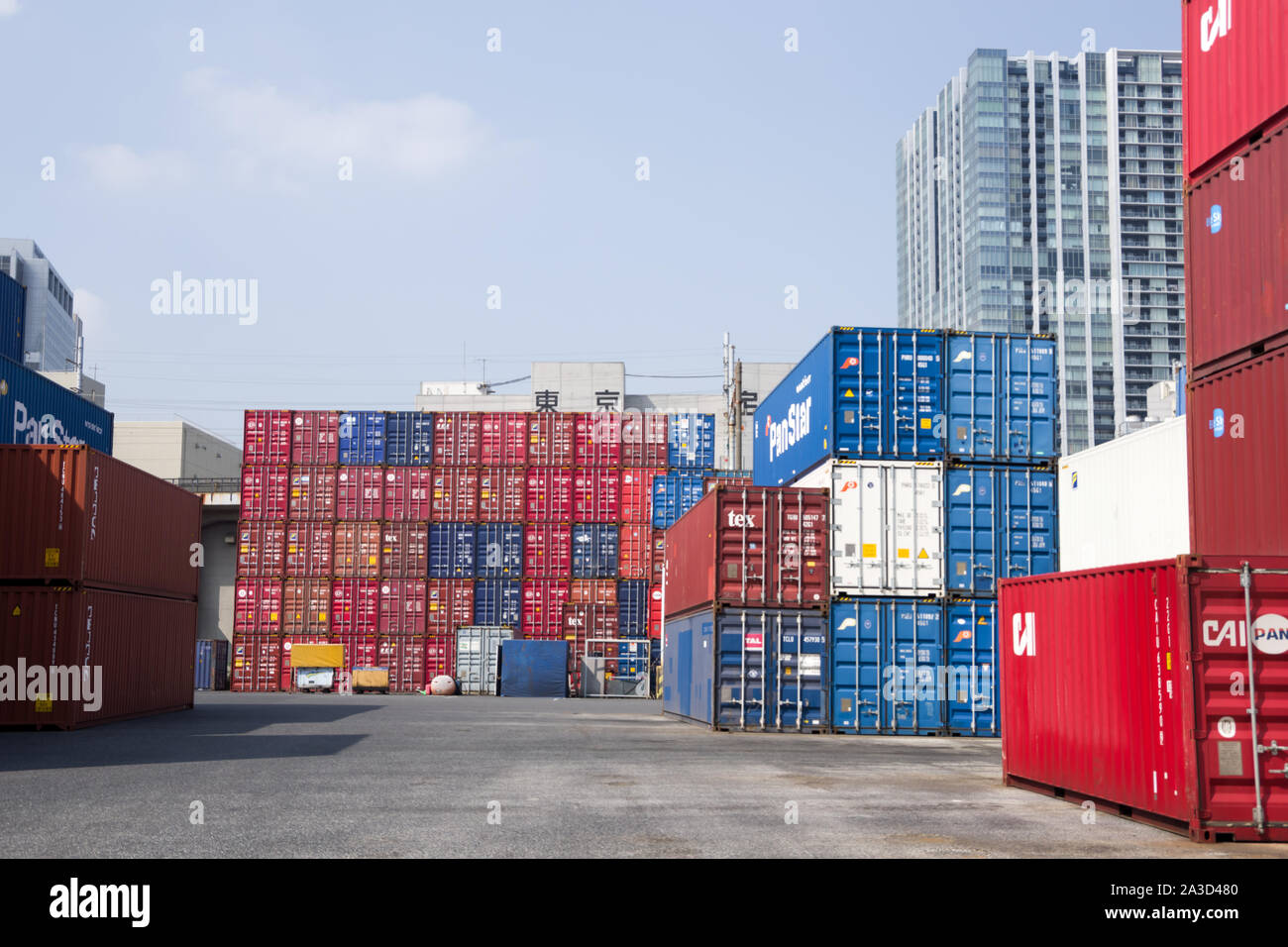 tokyo, japan, 10/02/2019 , containers on tokyo port Stock Photo - Alamy