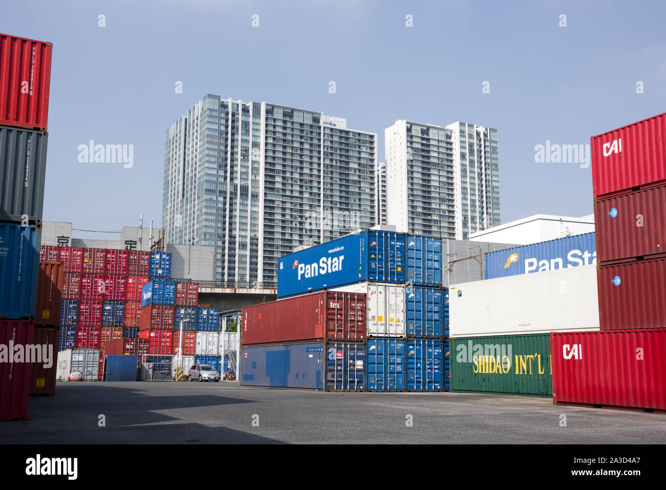 tokyo, japan, 10/02/2019 , containers on tokyo port Stock Photo - Alamy