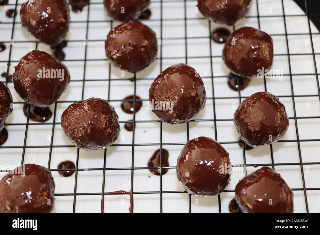 Shiny brown chocolate balls hi-res stock photography and images - Alamy