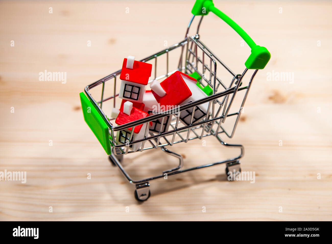 Commercial real estate shopping cart hi-res stock photography and ...