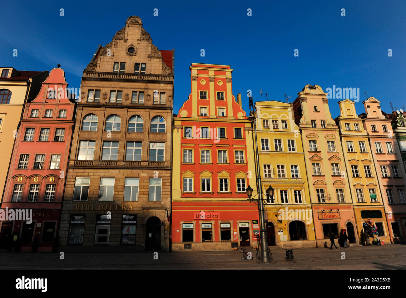 Wroclaw, Poland. Facades of old historic tenements on Rynek (Market ...