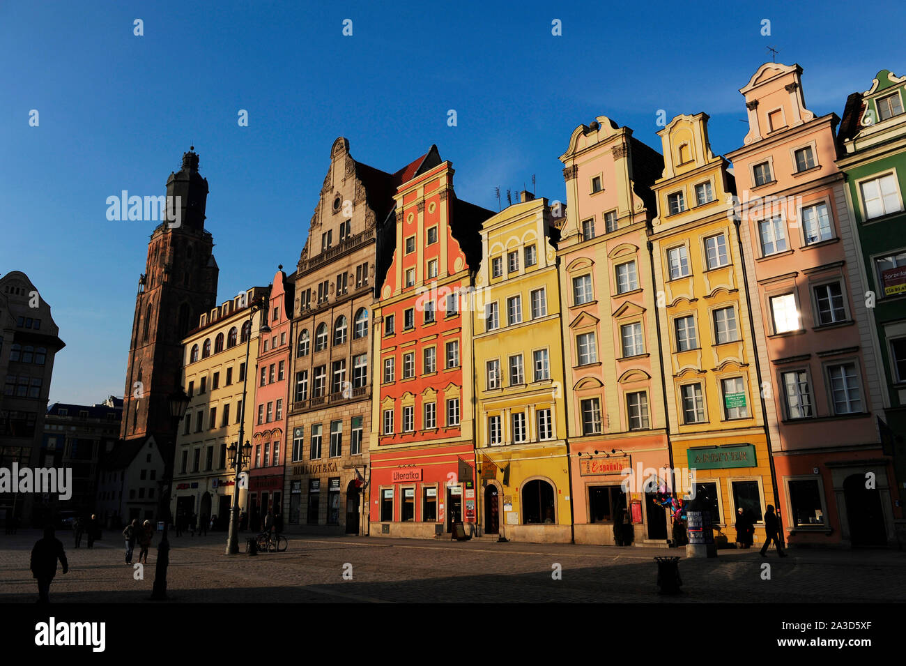 Wroclaw, Poland. Facades of old historic tenements on Rynek (Market ...