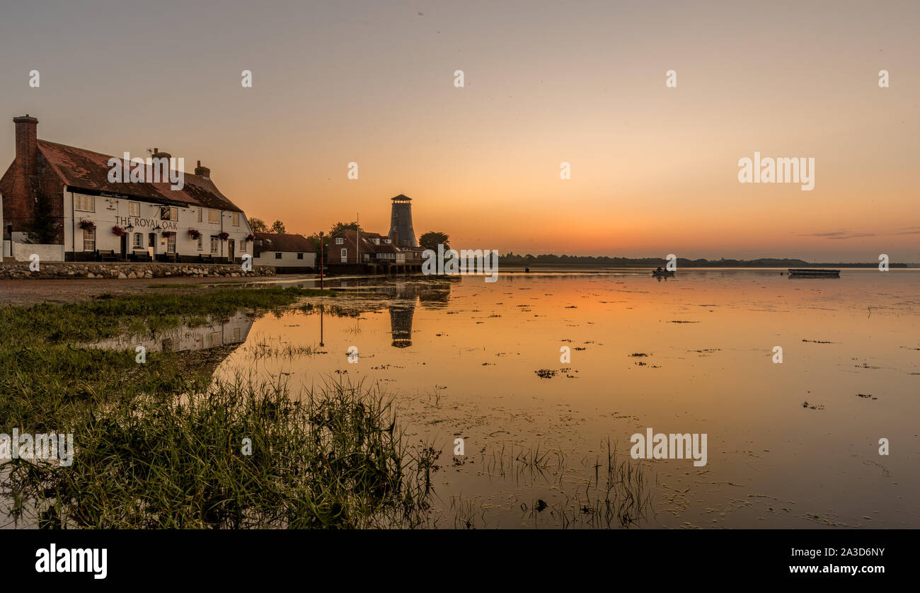 Sunrise langstone harbour hi-res stock photography and images - Alamy