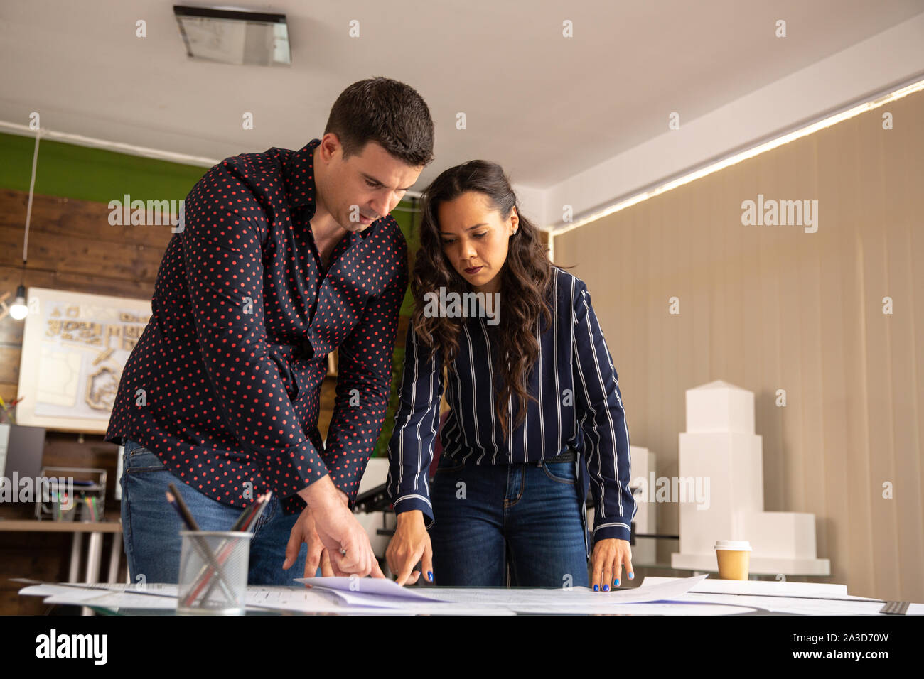 Two architects table hi-res stock photography and images - Alamy