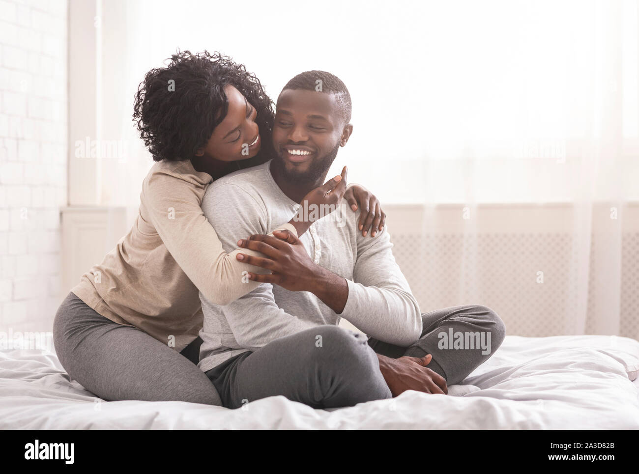 Couple cuddling hi-res stock photography and images - Alamy