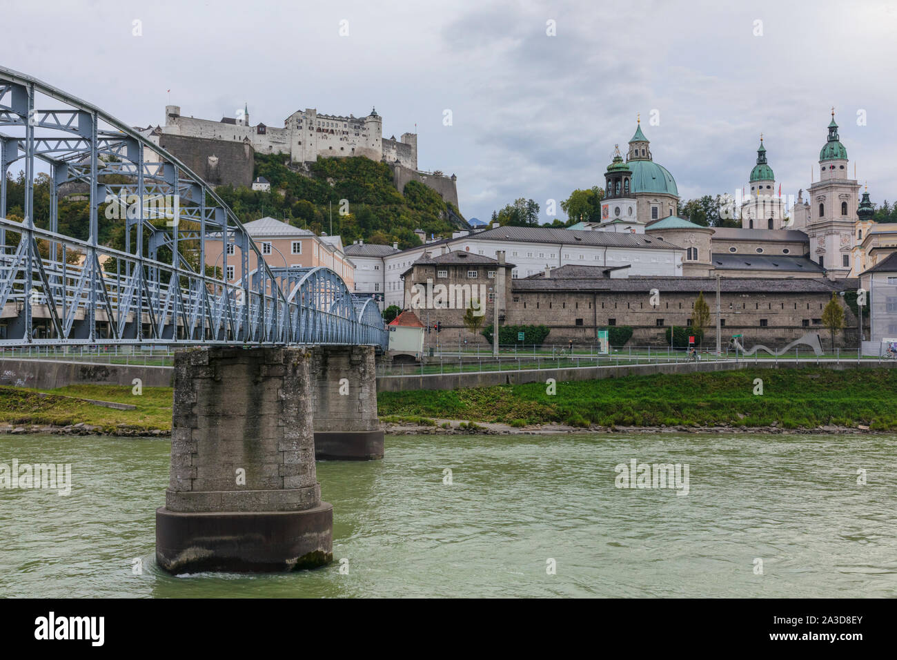 Mozartsteg bridge salzburg austria hi-res stock photography and images ...