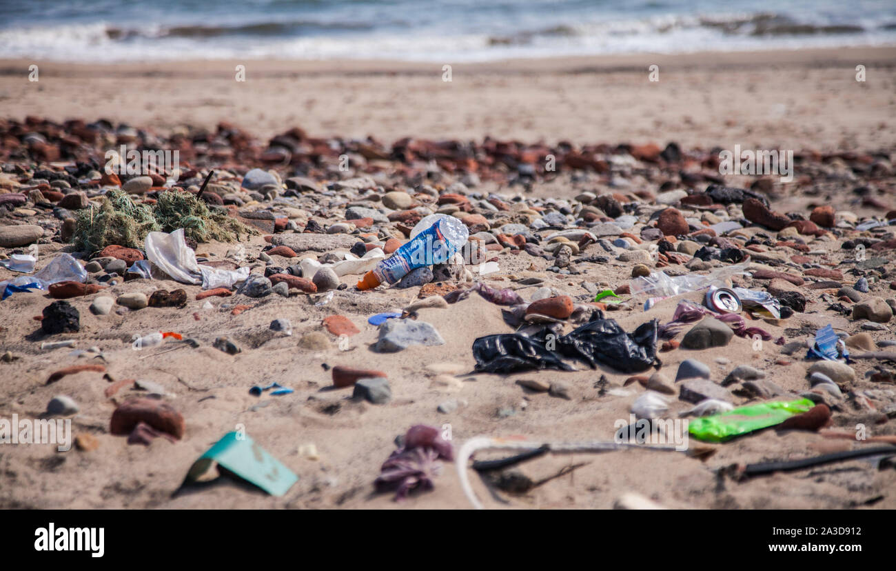 Plastic pollution england sea hi-res stock photography and images - Alamy