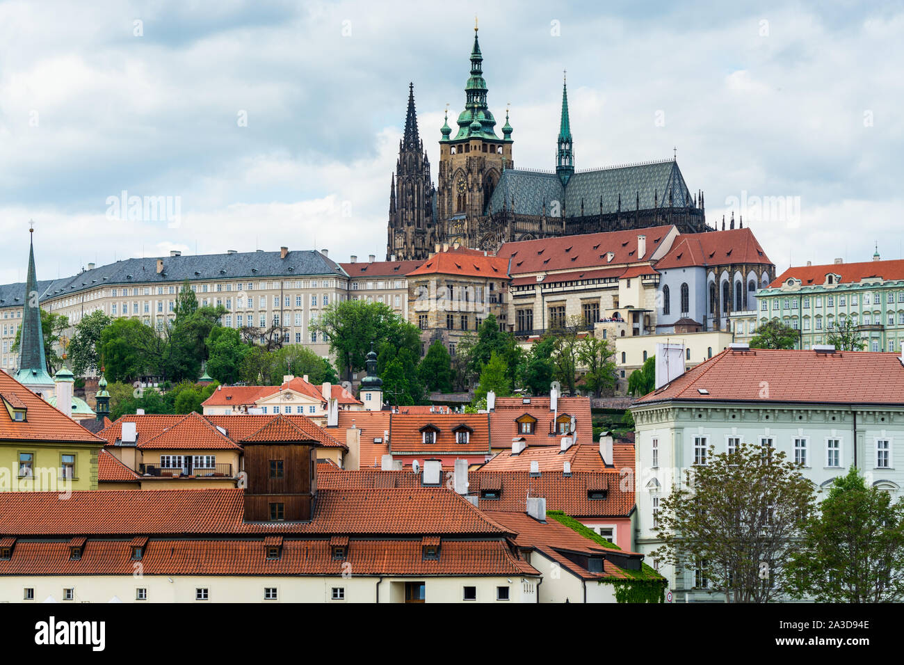 Prague castle castles hradcany medieval hi-res stock photography and ...