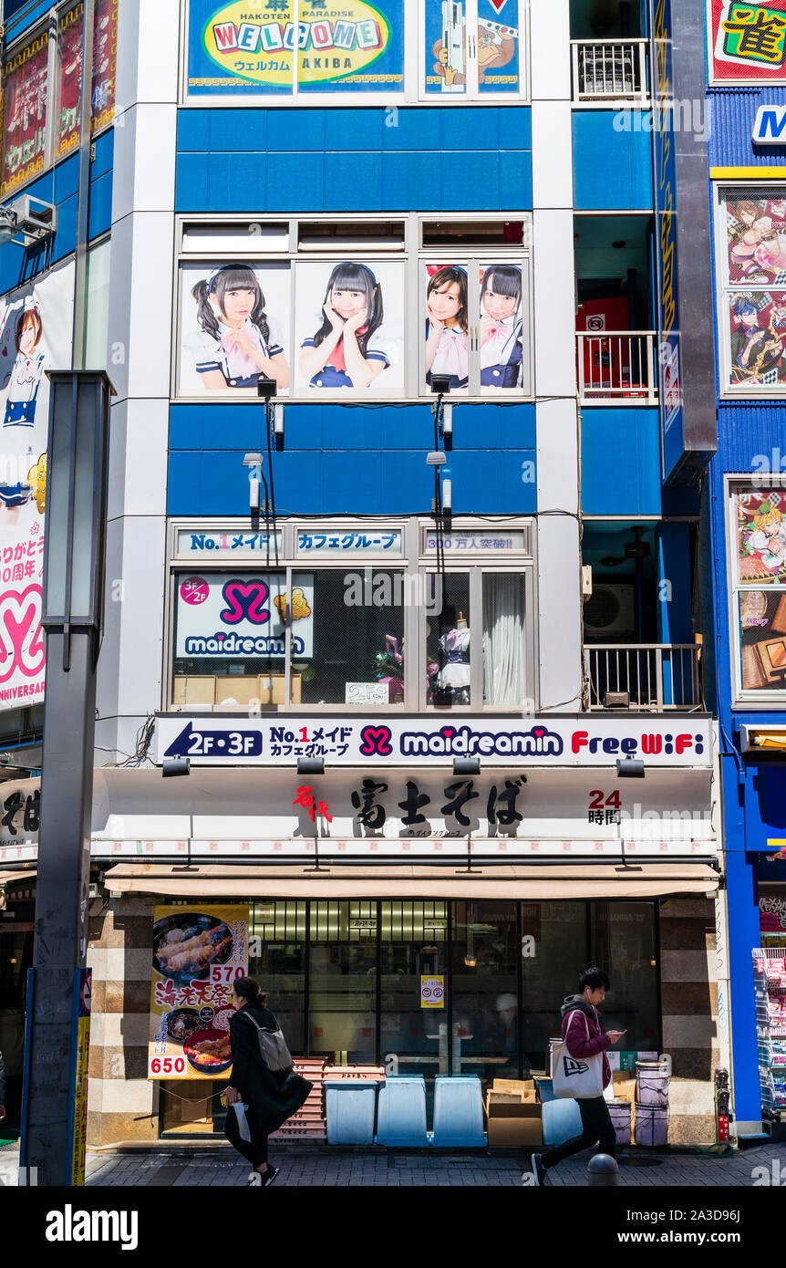 Maids cafe hi-res stock photography and images - Alamy