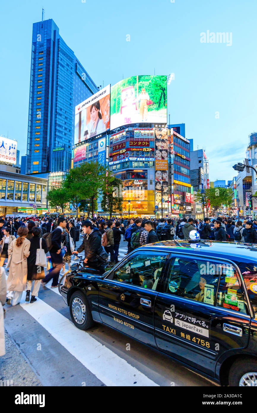 Shibuya scramble crossing hi-res stock photography and images - Alamy