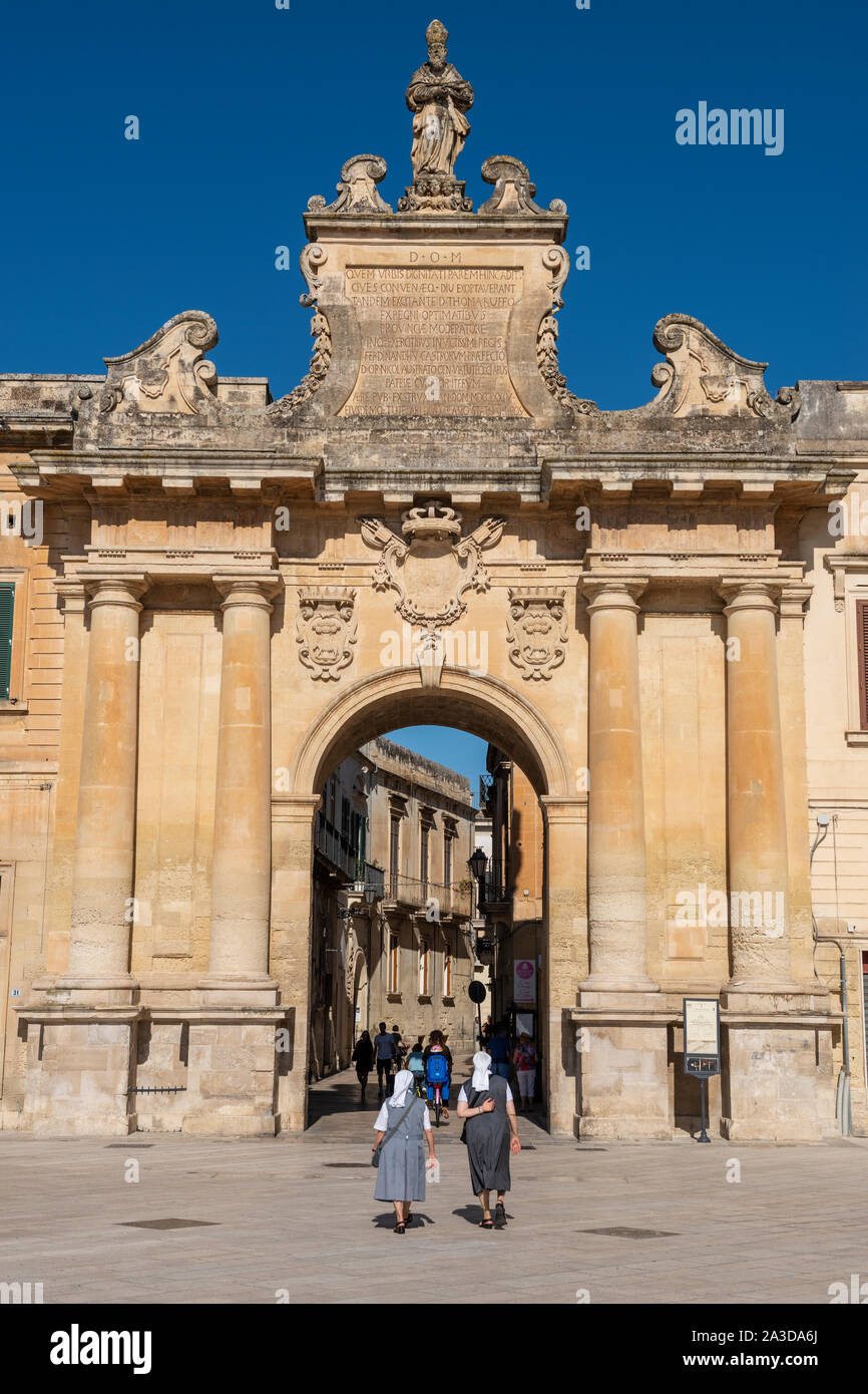 Porta San Biagio (Gate of Saint Blaise) on Piazza d'Italia in Lecce ...