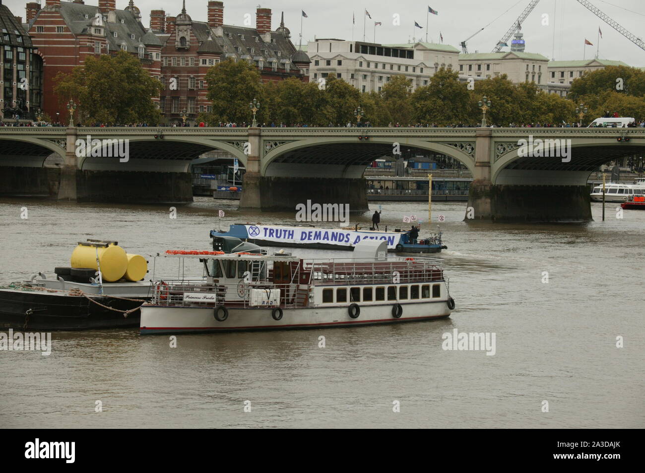 LONDON, UNITED KINGDOM. 07th Oct 2019, Extinction Rebellion narrow boat ...