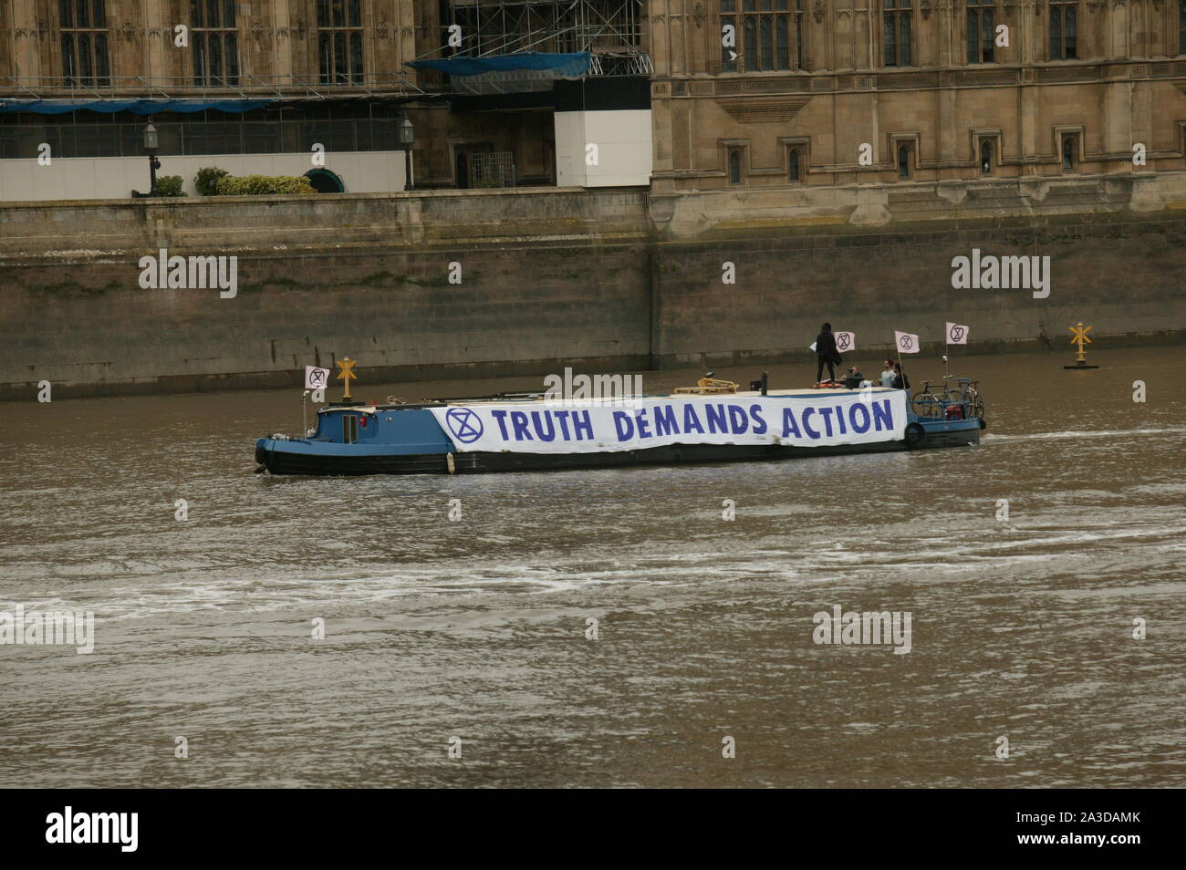LONDON, UNITED KINGDOM. 07th Oct 2019, Extinction Rebellion narrow boat ...