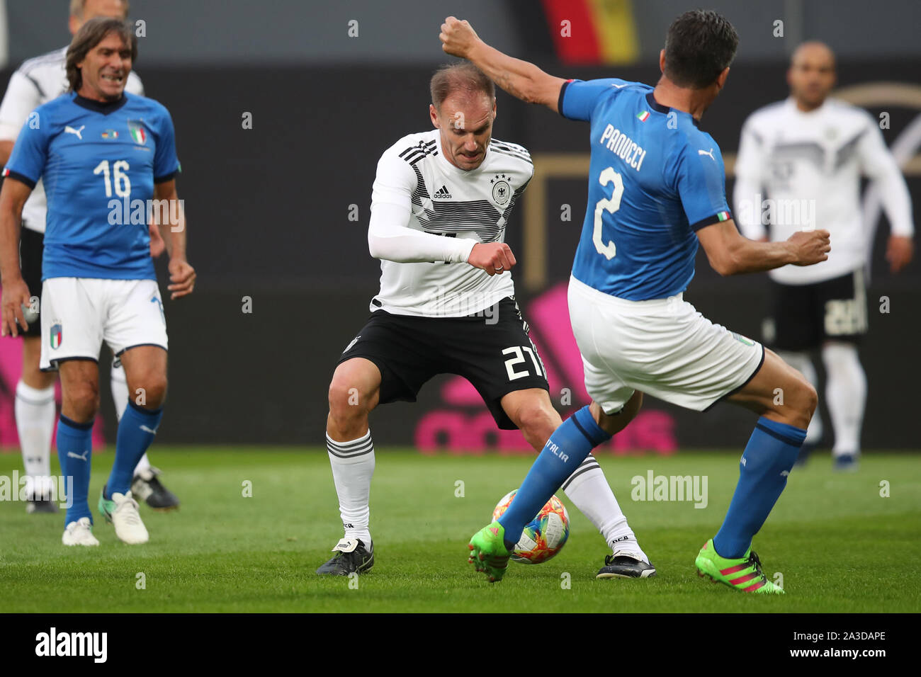 07 October 2019, Bavaria, Fürth: Soccer: DFB-All-Stars against Italy in ...