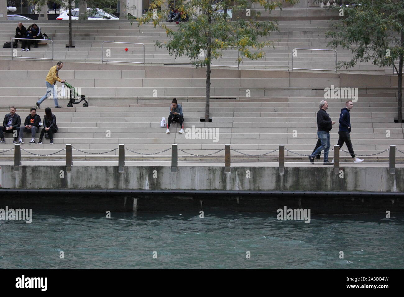 Chicago riverwalk on sunny day hi-res stock photography and images - Alamy