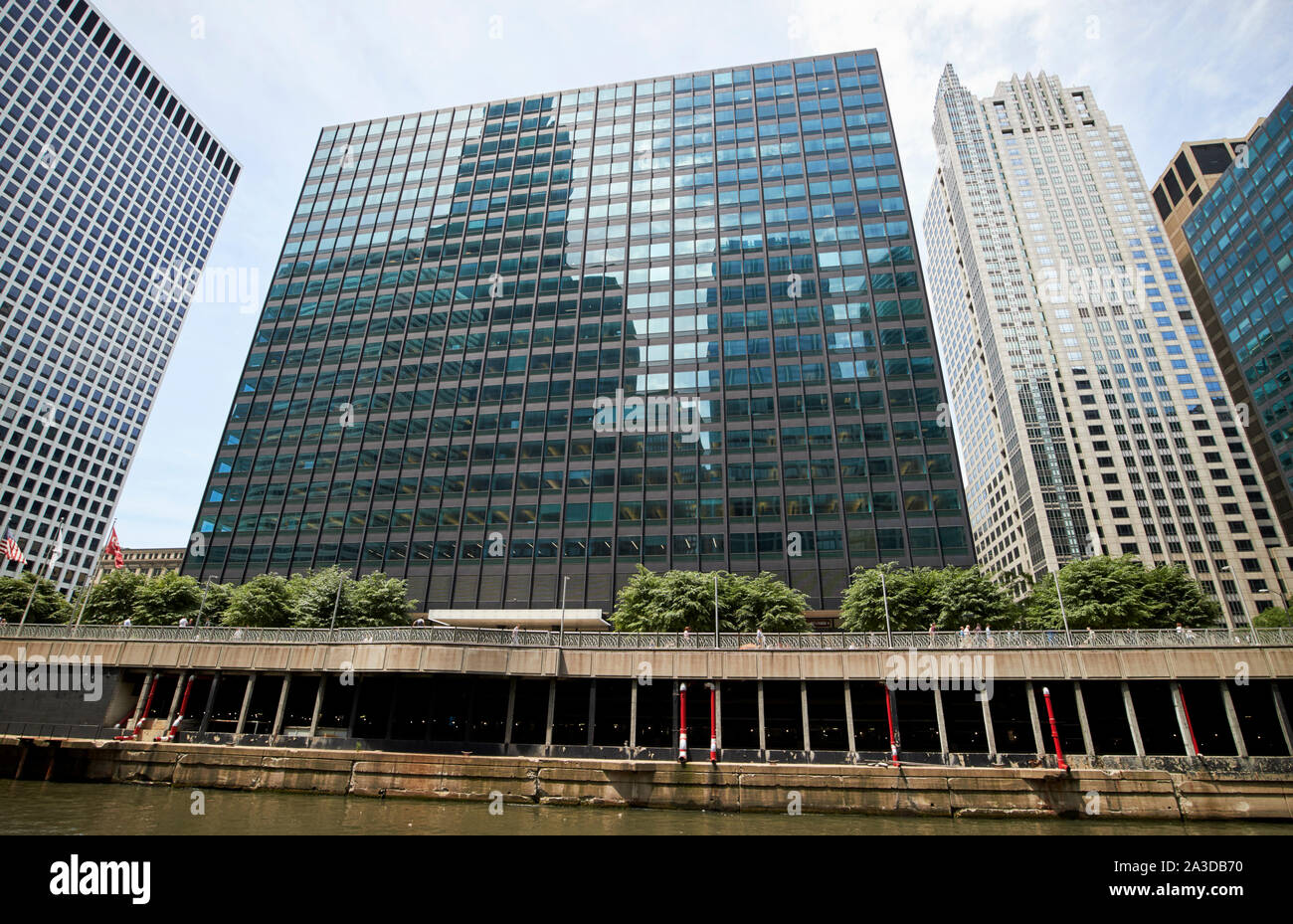 cdw plaza building directly over the north train platforms of union ...