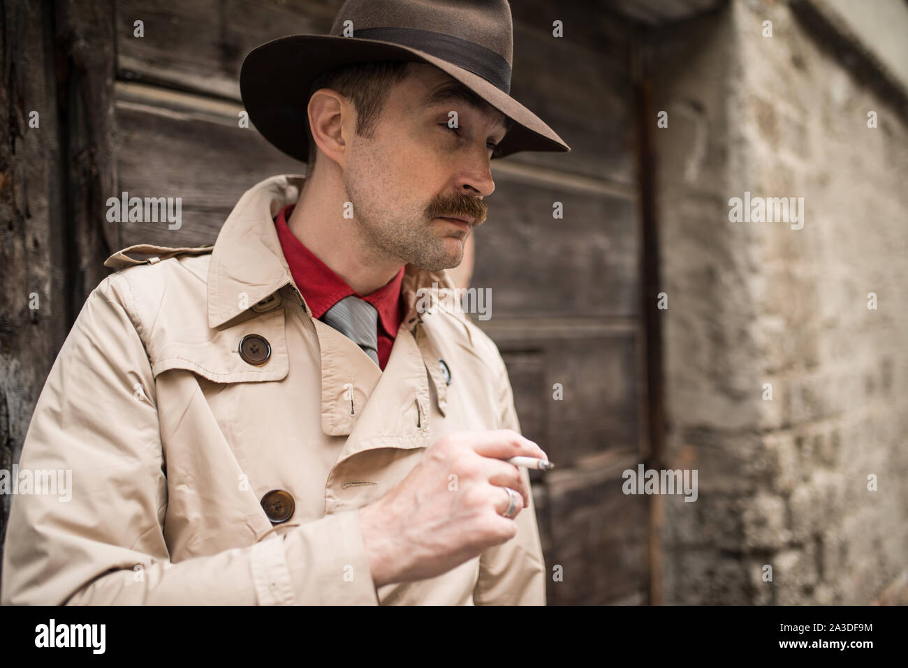 Detective noir detective walking hi-res stock photography and images ...