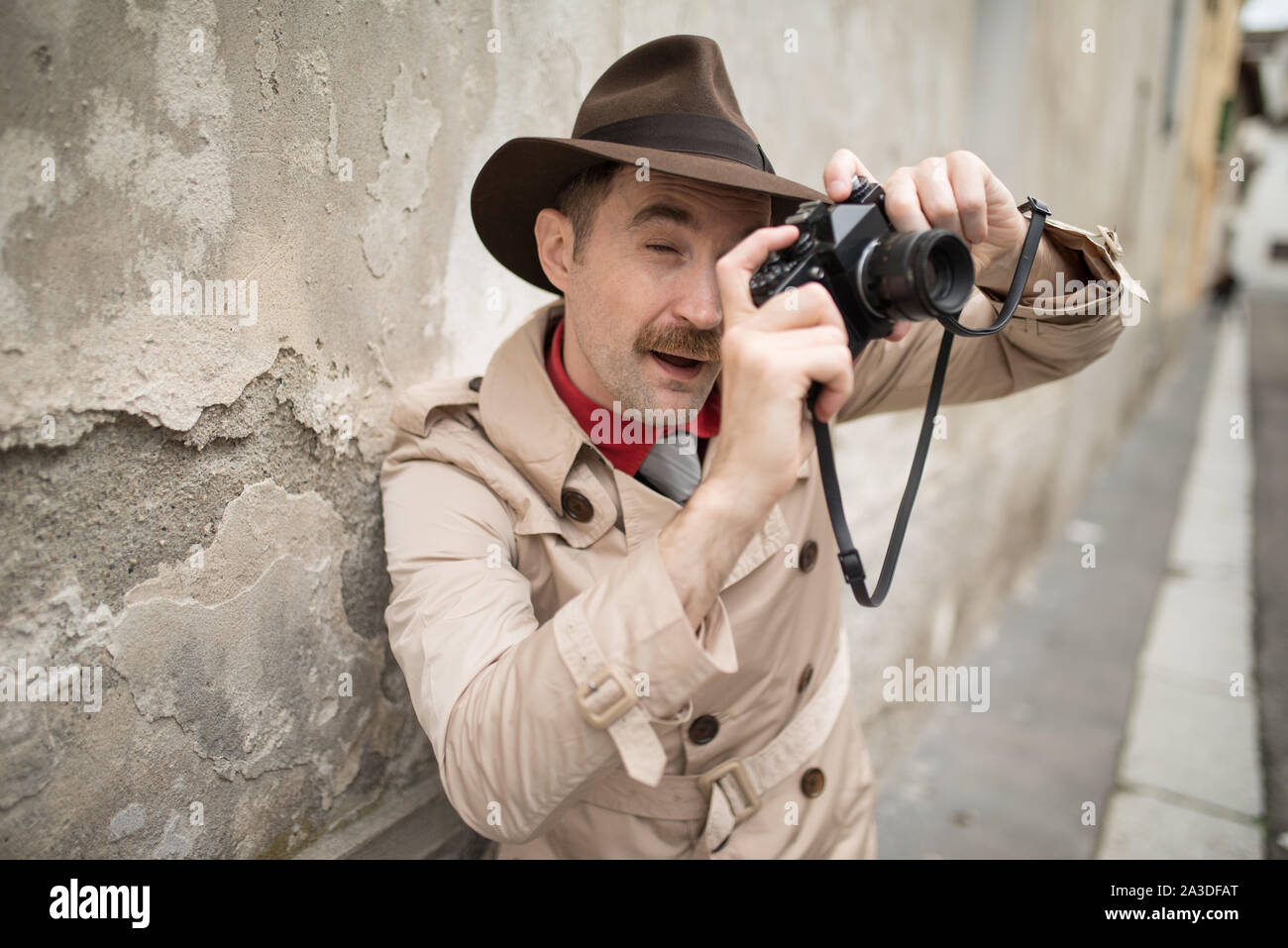 Spy or paparazzo photographer, man using camera in a city street Stock ...