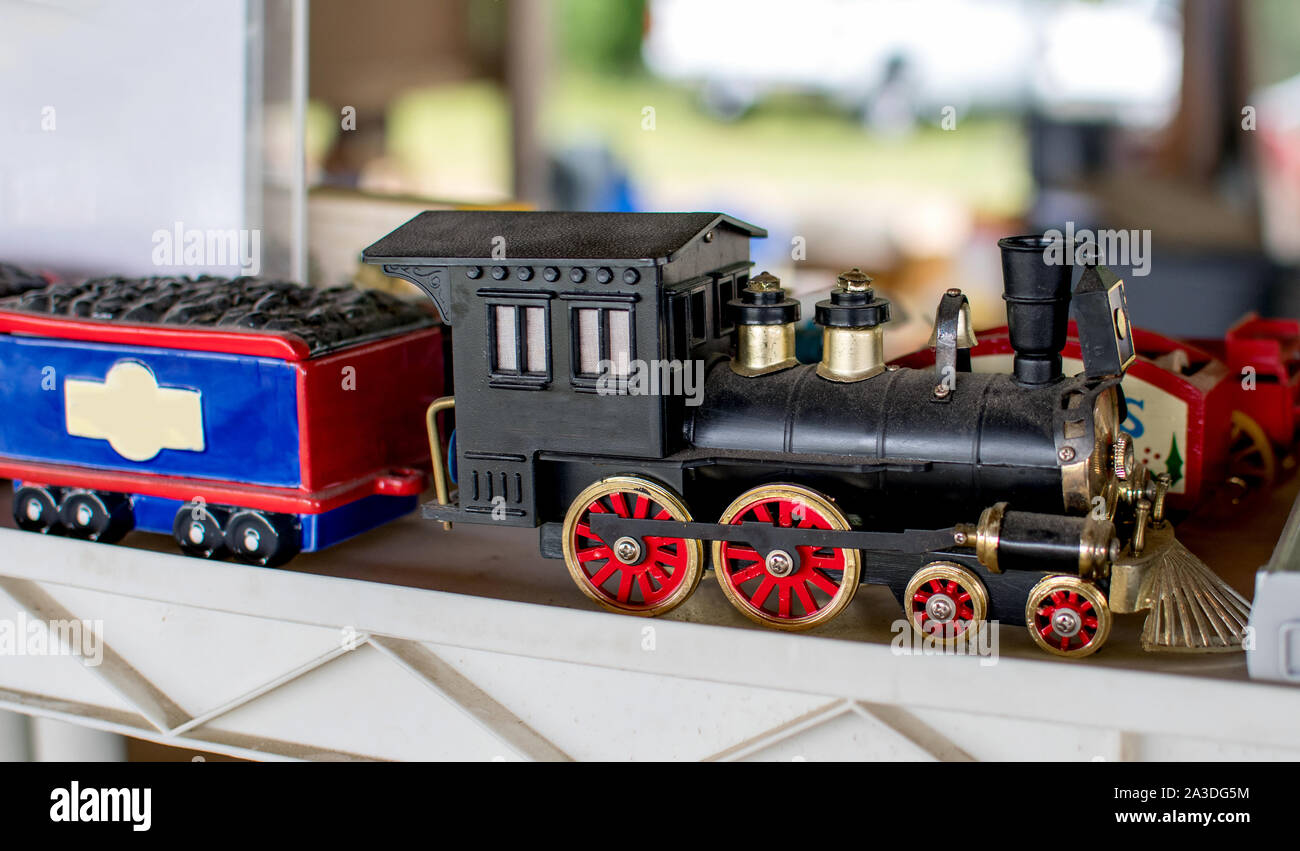 Antique toy car for sale hi-res stock photography and images - Alamy