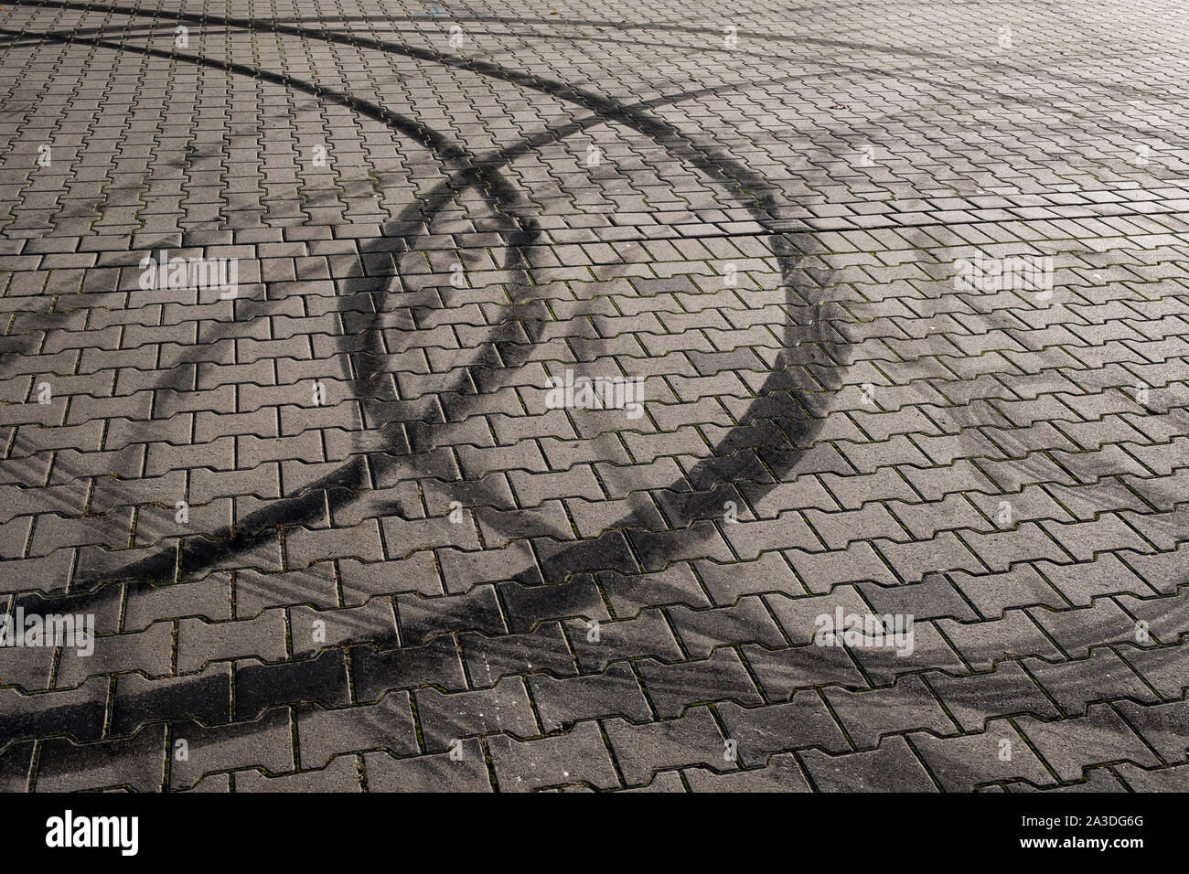 Car traces hi-res stock photography and images - Alamy