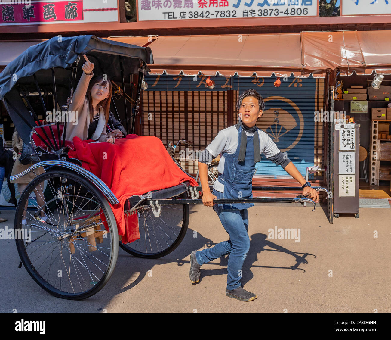 Traditional rickshaw japan hi-res stock photography and images - Alamy