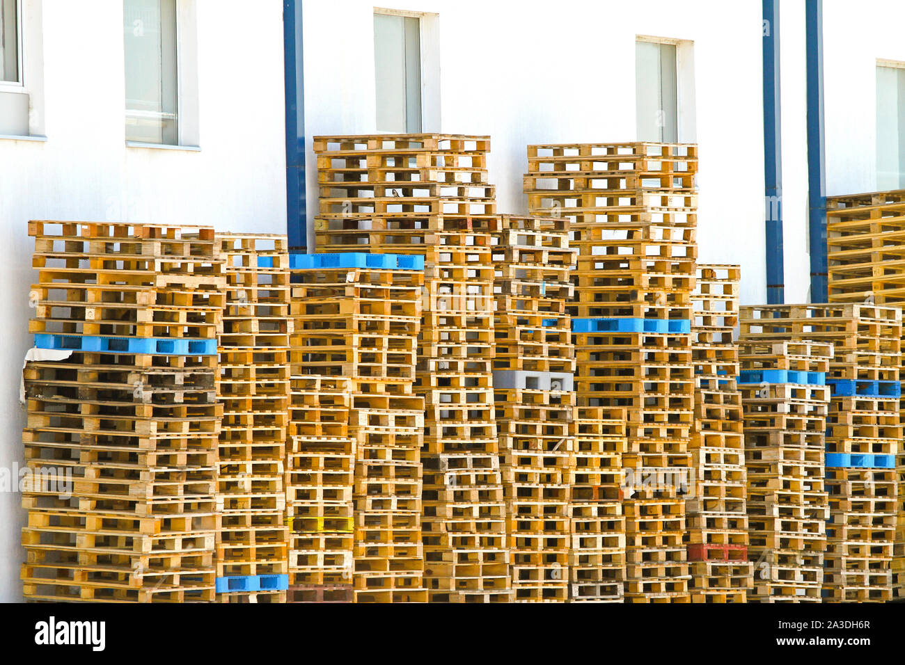 Big stack of wooden pallets for logistic Stock Photo - Alamy