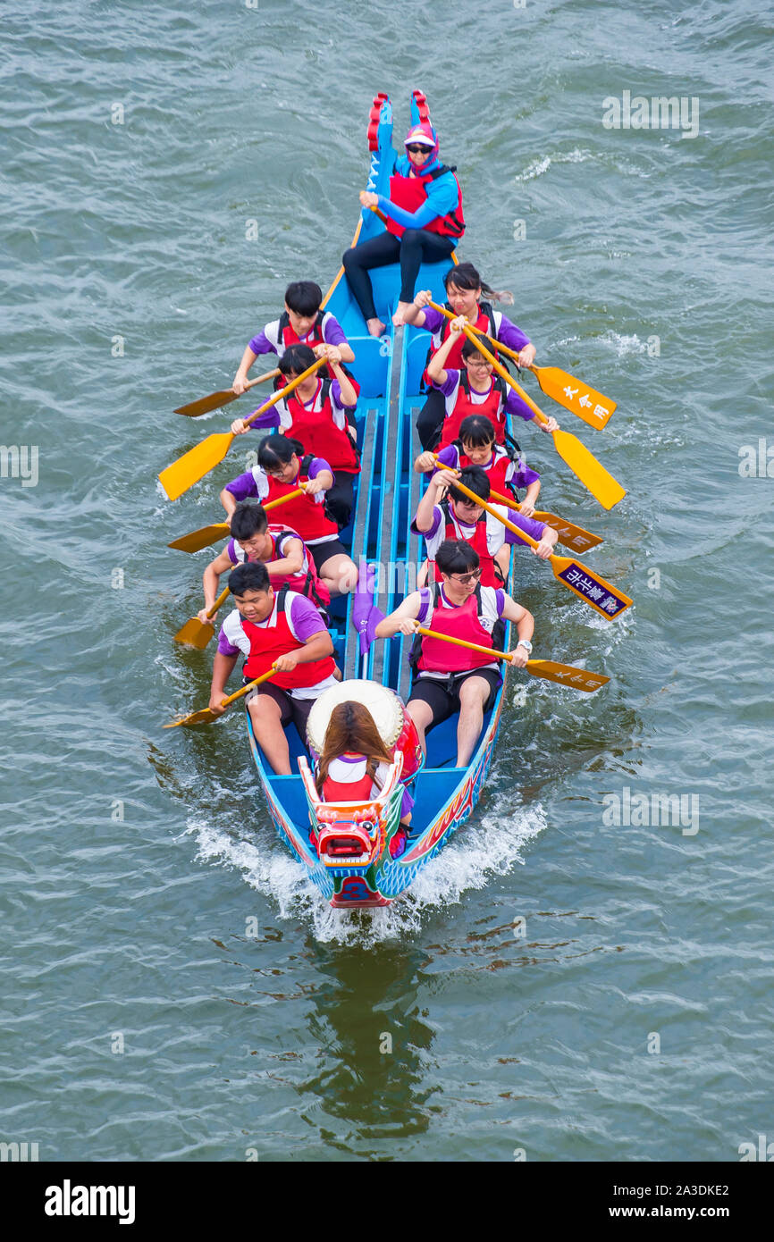 Dragonboat team racing during the 2019 Taipei Dragon Boat festival in ...