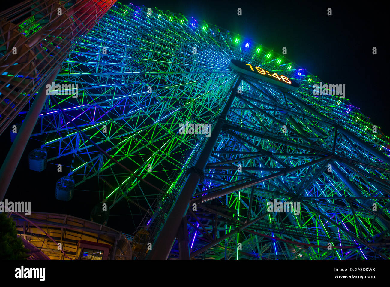 The Cosmo Clock 21 in Yokohama Japan Stock Photo - Alamy