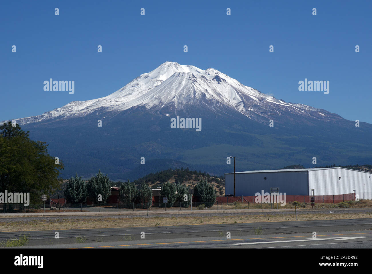 Mt shasta volcano hi-res stock photography and images - Alamy